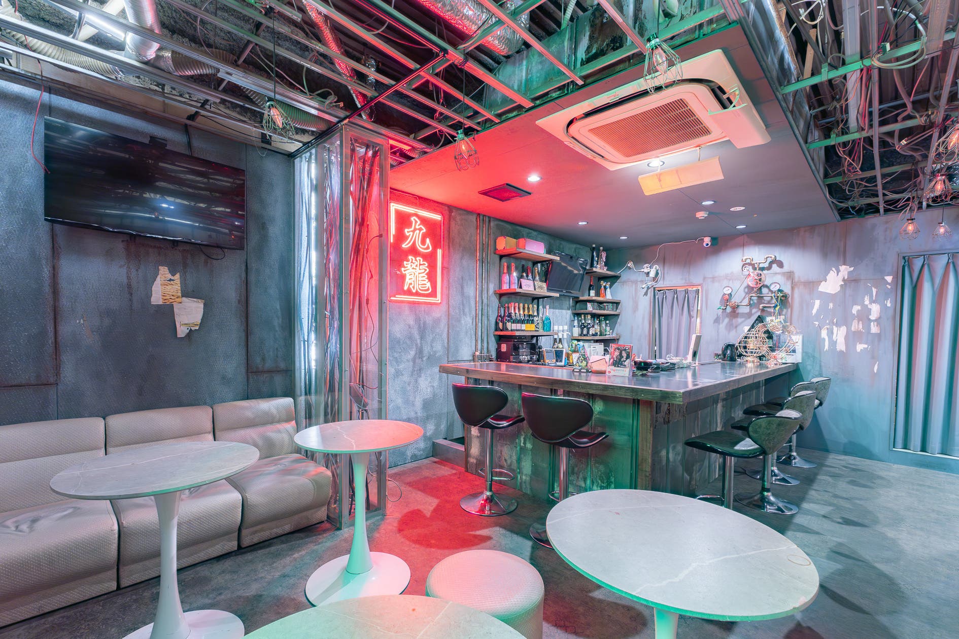 【心斎橋駅から徒歩8分】cafe&bar Ambitious 廃墟×コンセプト”を体感できる/日常から切り離されたワンシーンの写真13