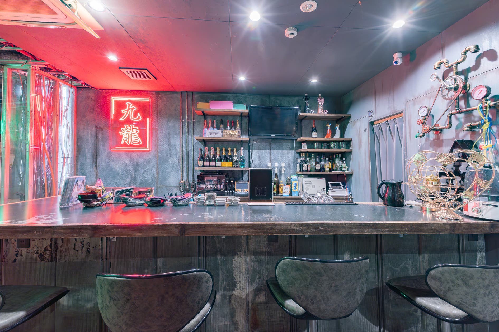 【心斎橋駅から徒歩8分】cafe&bar Ambitious 廃墟×コンセプト”を体感できる/日常から切り離されたワンシーンの写真12