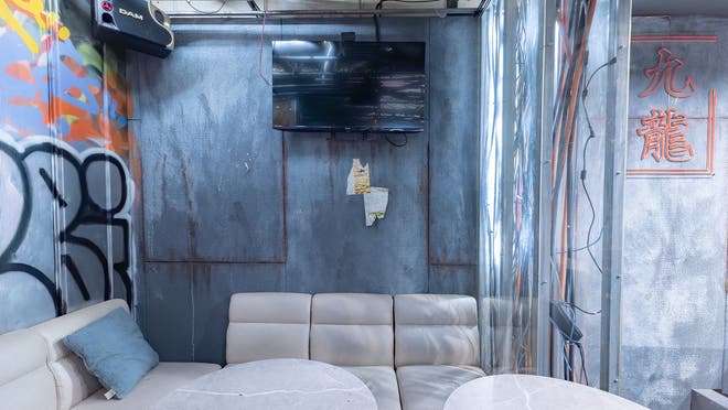 【心斎橋駅から徒歩8分】cafe&bar Ambitious 廃墟×コンセプト”を体感できる/日常から切り離されたワンシーンの写真16