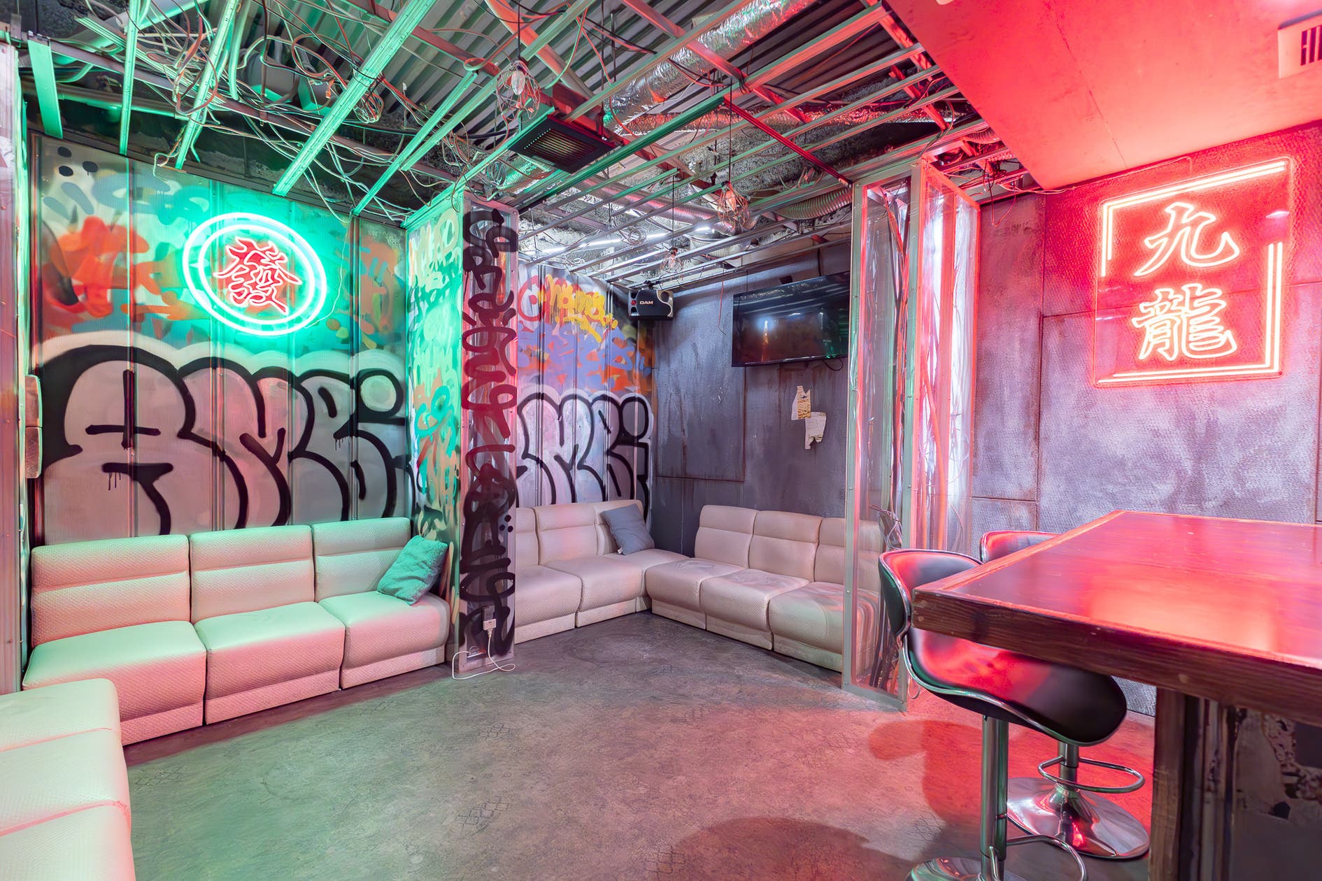 【心斎橋駅から徒歩8分】cafe&bar Ambitious 廃墟×コンセプト”を体感できる/日常から切り離されたワンシーンの写真10