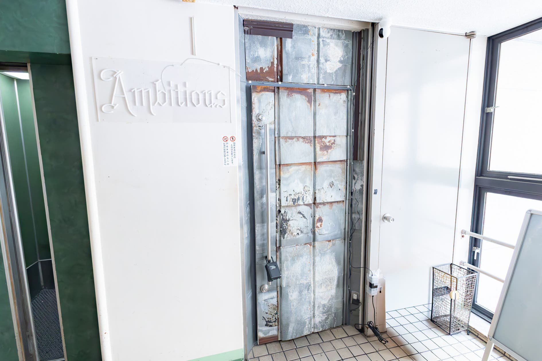 【心斎橋駅から徒歩8分】cafe&bar Ambitious 廃墟×コンセプト”を体感できる/日常から切り離されたワンシーンの写真27