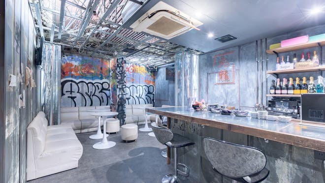 【心斎橋駅から徒歩8分】cafe&bar Ambitious 廃墟×コンセプト”を体感できる/日常から切り離されたワンシーンの写真14