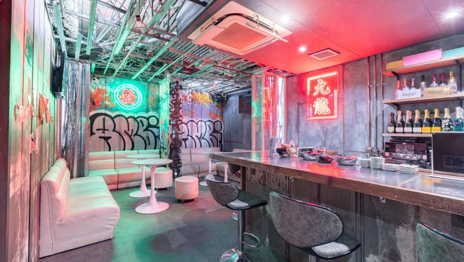 【心斎橋駅から徒歩8分】cafe&bar Ambitious 廃墟×コンセプト”を体感できる/日常から切り離されたワンシーンの写真1