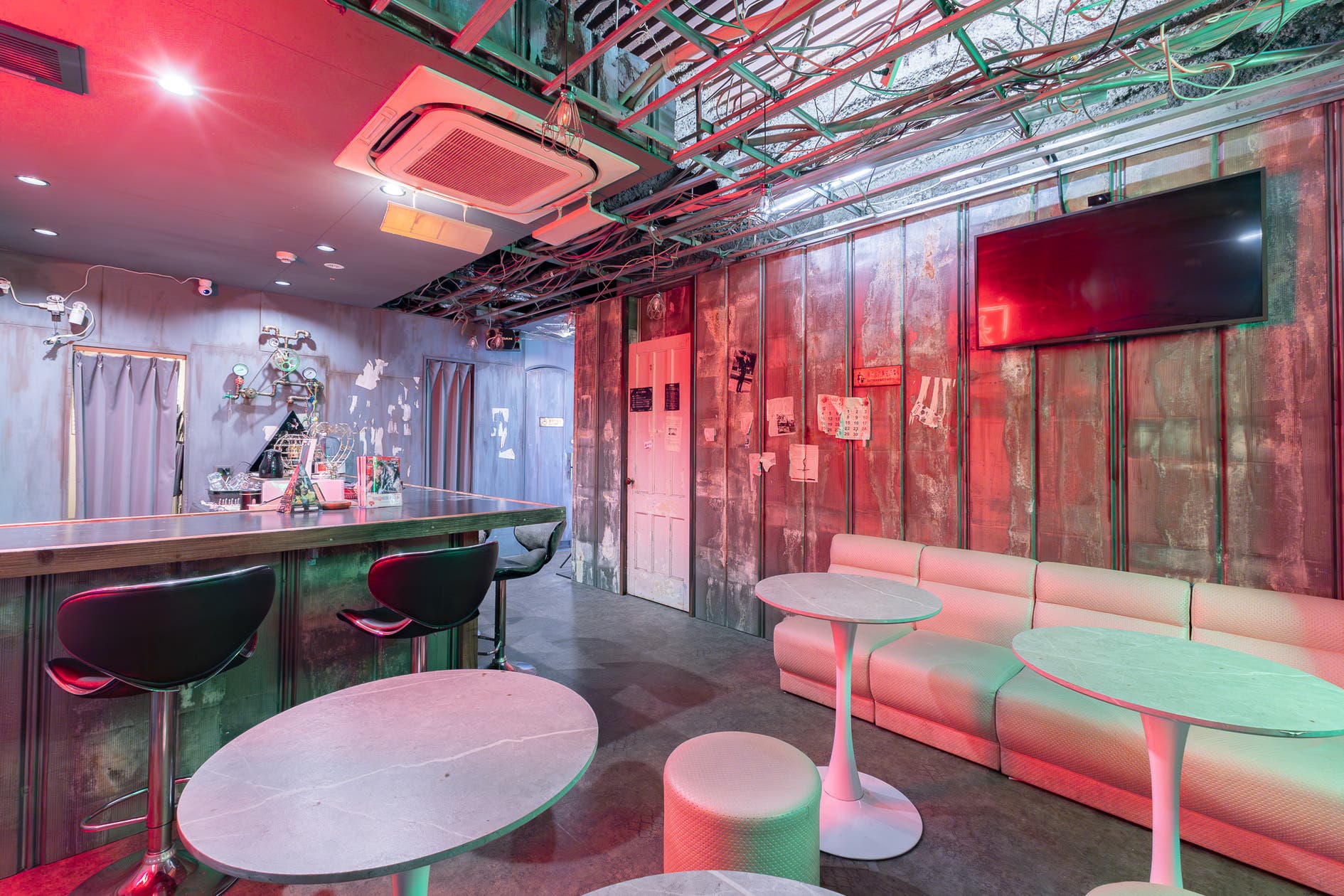 【心斎橋駅から徒歩8分】cafe&bar Ambitious 廃墟×コンセプト”を体感できる/日常から切り離されたワンシーンの写真5