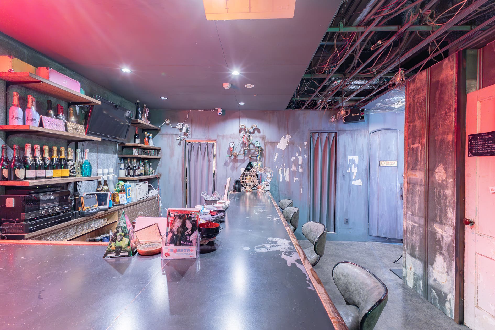 【心斎橋駅から徒歩8分】cafe&bar Ambitious 廃墟×コンセプト”を体感できる/日常から切り離されたワンシーンの写真11