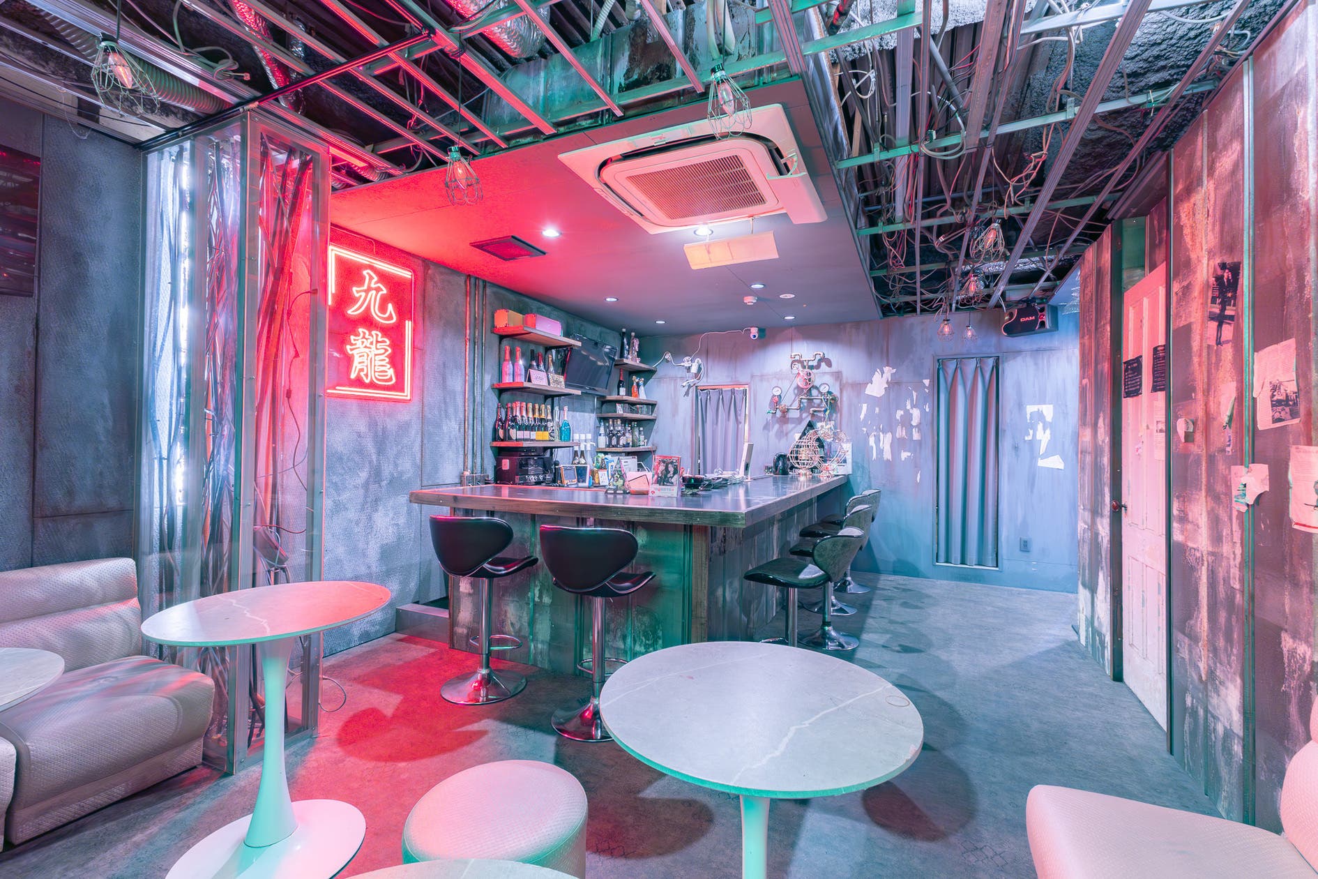 【心斎橋駅から徒歩8分】cafe&bar Ambitious 廃墟×コンセプト”を体感できる/日常から切り離されたワンシーンの写真6