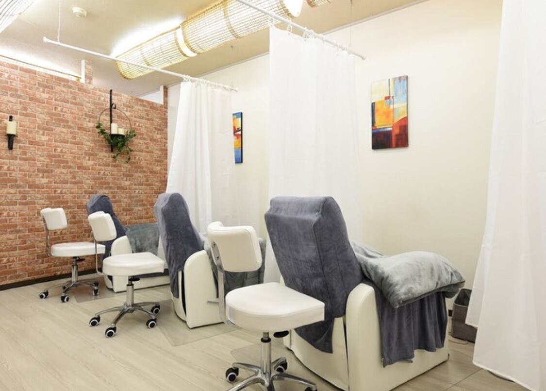 JR稲毛駅徒歩2分のアイリスト・エステシャン・ネイリストのレンタルスペースの写真1