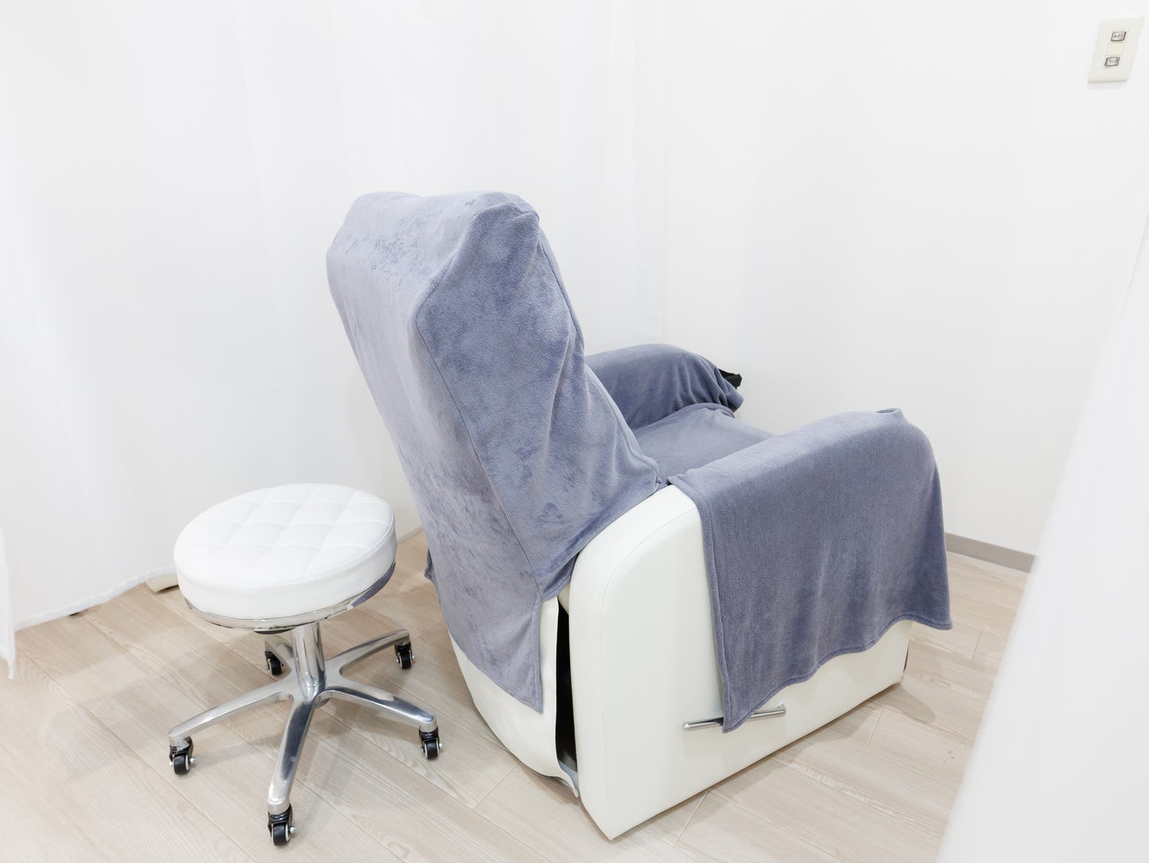 JR稲毛駅徒歩2分のアイリスト・エステシャン・ネイリストのレンタルスペースの写真3