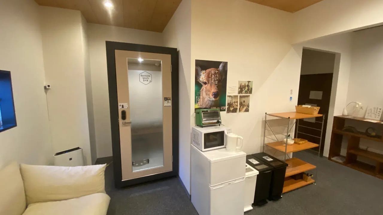 【CHATBOX bnb+奈良】No.1　Web会議・通話に最適/無料Wifi/電源ありの写真3