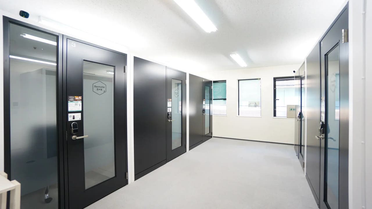 【CHATBOX HKTビル神保町】No.3　Web会議・通話に最適/無料Wifi/電源ありの写真1