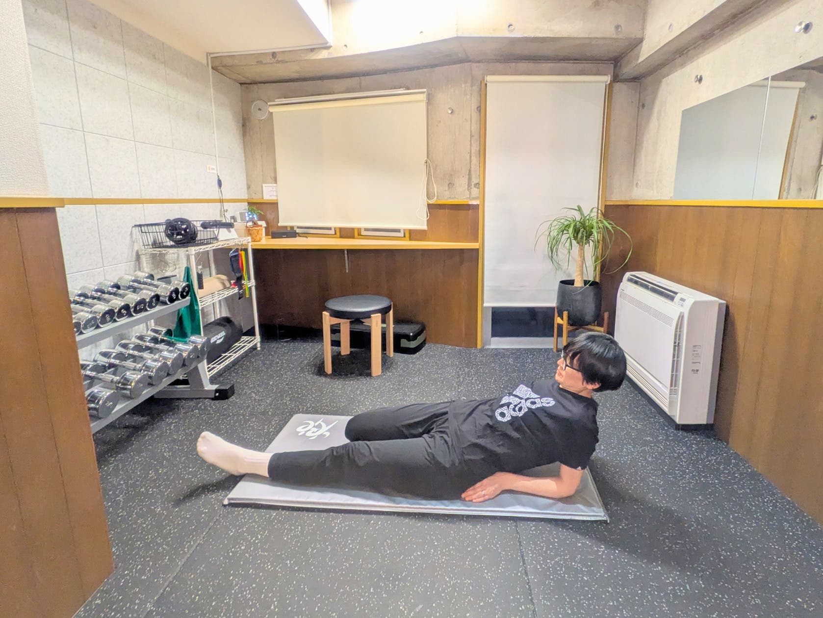 【三軒茶屋南口徒歩7分】デザイナーズマンションの綺麗な内装、フリーウエイト充実、パーソナル/グループトレーニングに最適の写真8