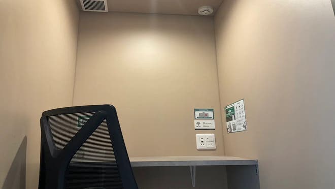 【CHATBOX KDX浜松町プレイス】No.1 Web会議・通話に最適/無料Wifi/電源ありの写真2