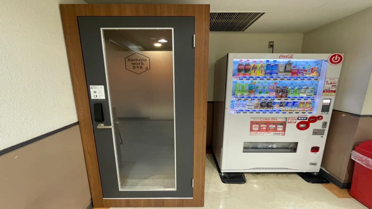 【CHATBOX NITTOH MALL】No.1　Web会議・通話に最適/無料Wifi/電源ありの写真3