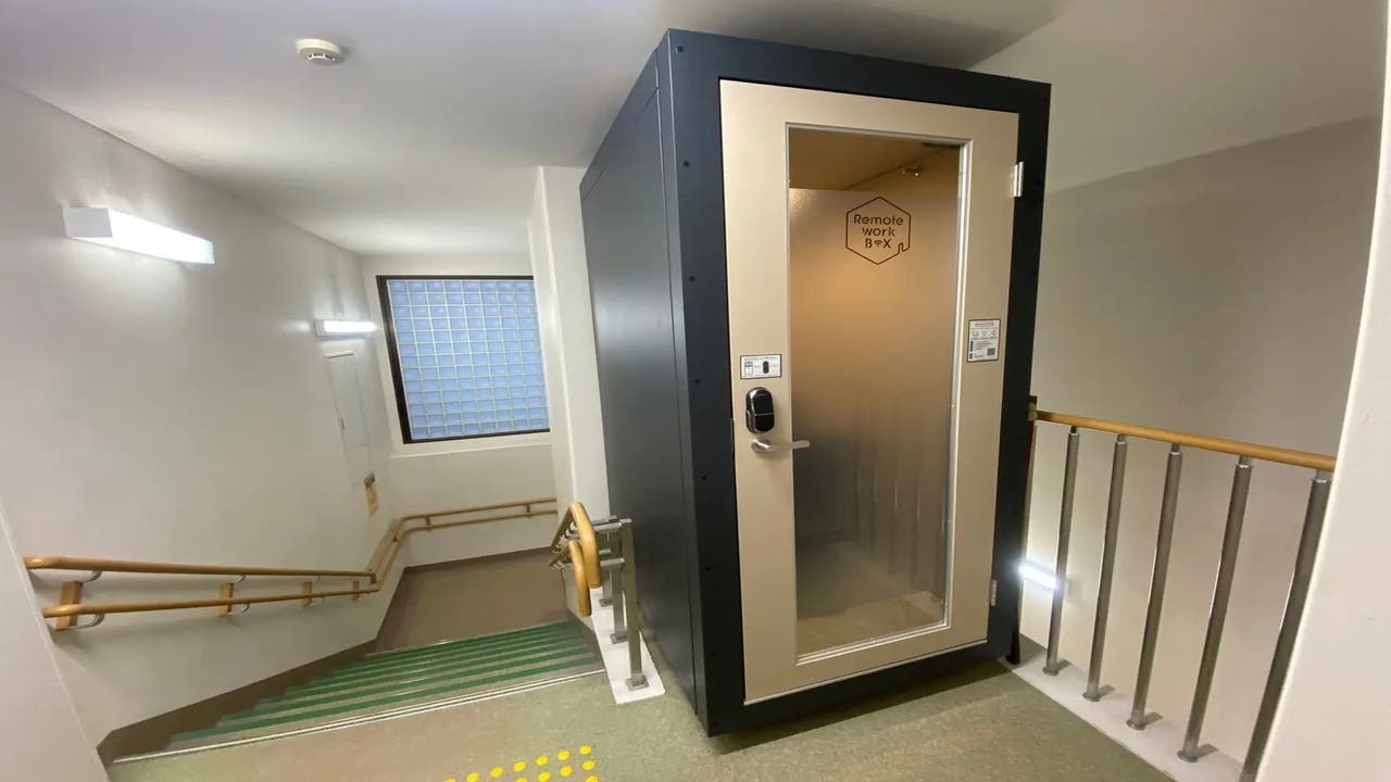 【CHATBOX RAKU SPA 1010 神田】No.1　Web会議・通話に最適/無料Wifi/電源ありの写真1