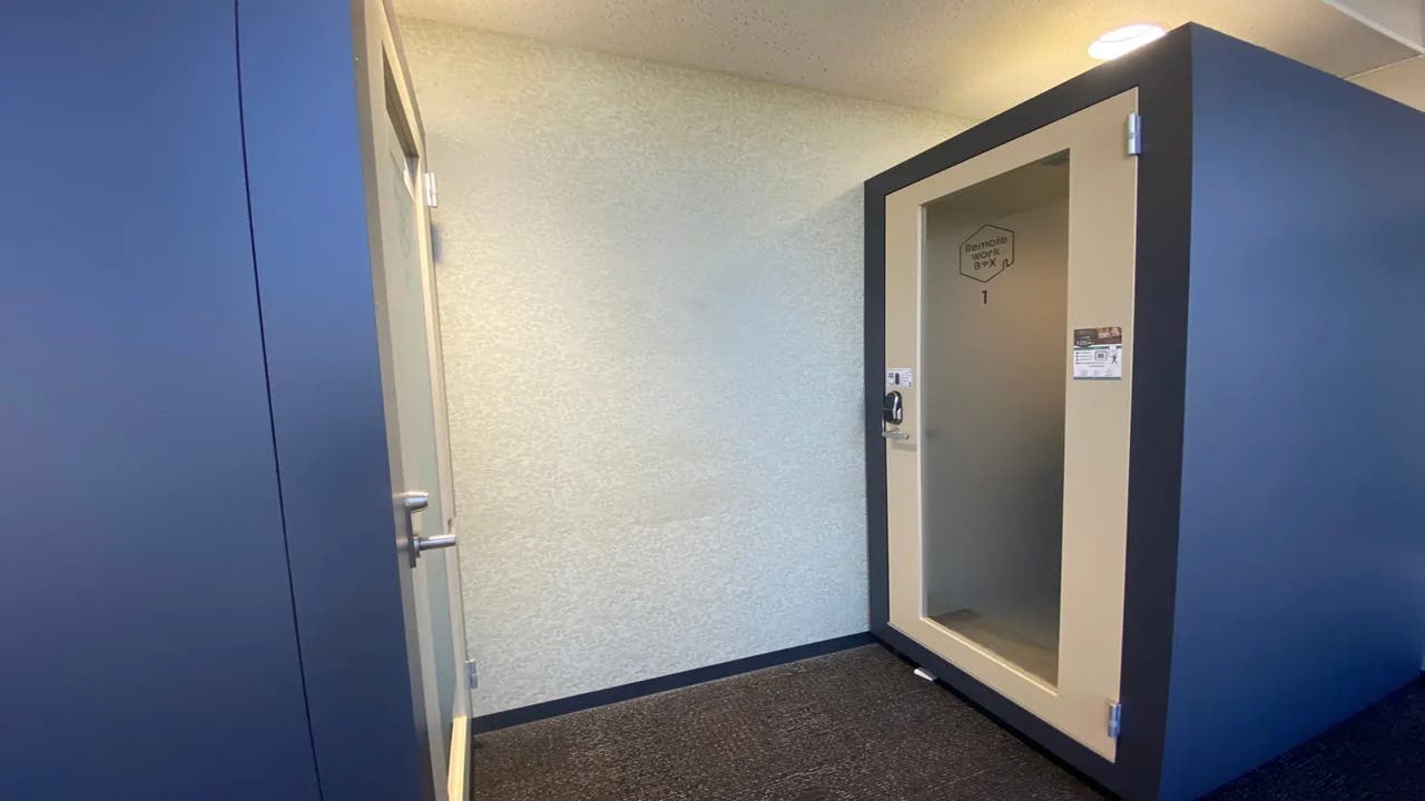 【CHATBOX SKYLE】No.1　Web会議・通話に最適/無料Wifi/電源ありの写真1