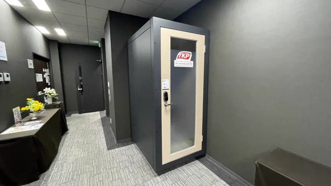 【CHATBOX TKPガーデンシティ秋葉原】No.1 Web会議・通話に最適/無料Wifi/電源ありの写真1