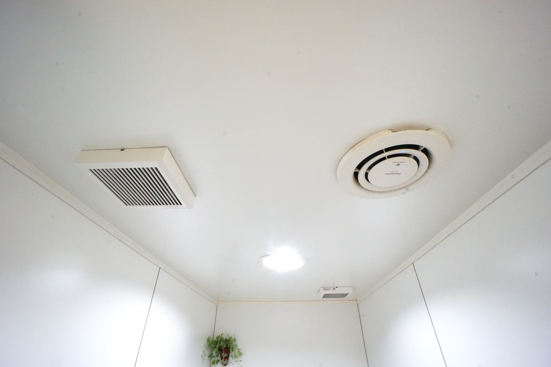 ＜BIZ DESK 笹塚駅前No.4＞完全個室ワークブース🚪光回線Wi-Fi📶ナノイー発生機✨テレワーク/Web面接/作業の写真5