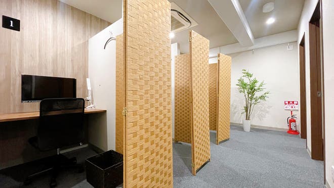 【115円・330円/30分 三鷹駅 徒歩3分】(Room1)リモートワークや勉強に最適な半個室(コワーキングスペース/自習室)の写真1