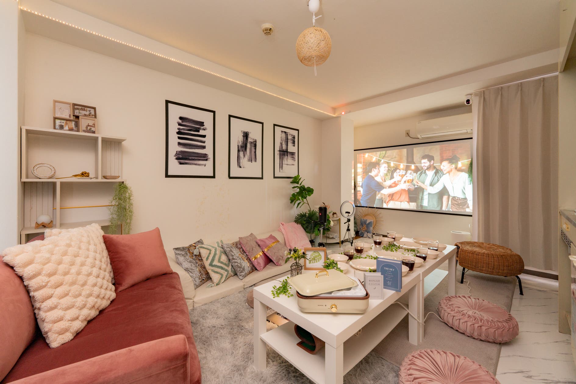 リニューアル✨ソファーやカーペット等新品入れ替え📹推し活🆗難波徒歩4分👌完全個室🏠推し活🤍女子会👘パーティやデートの写真2