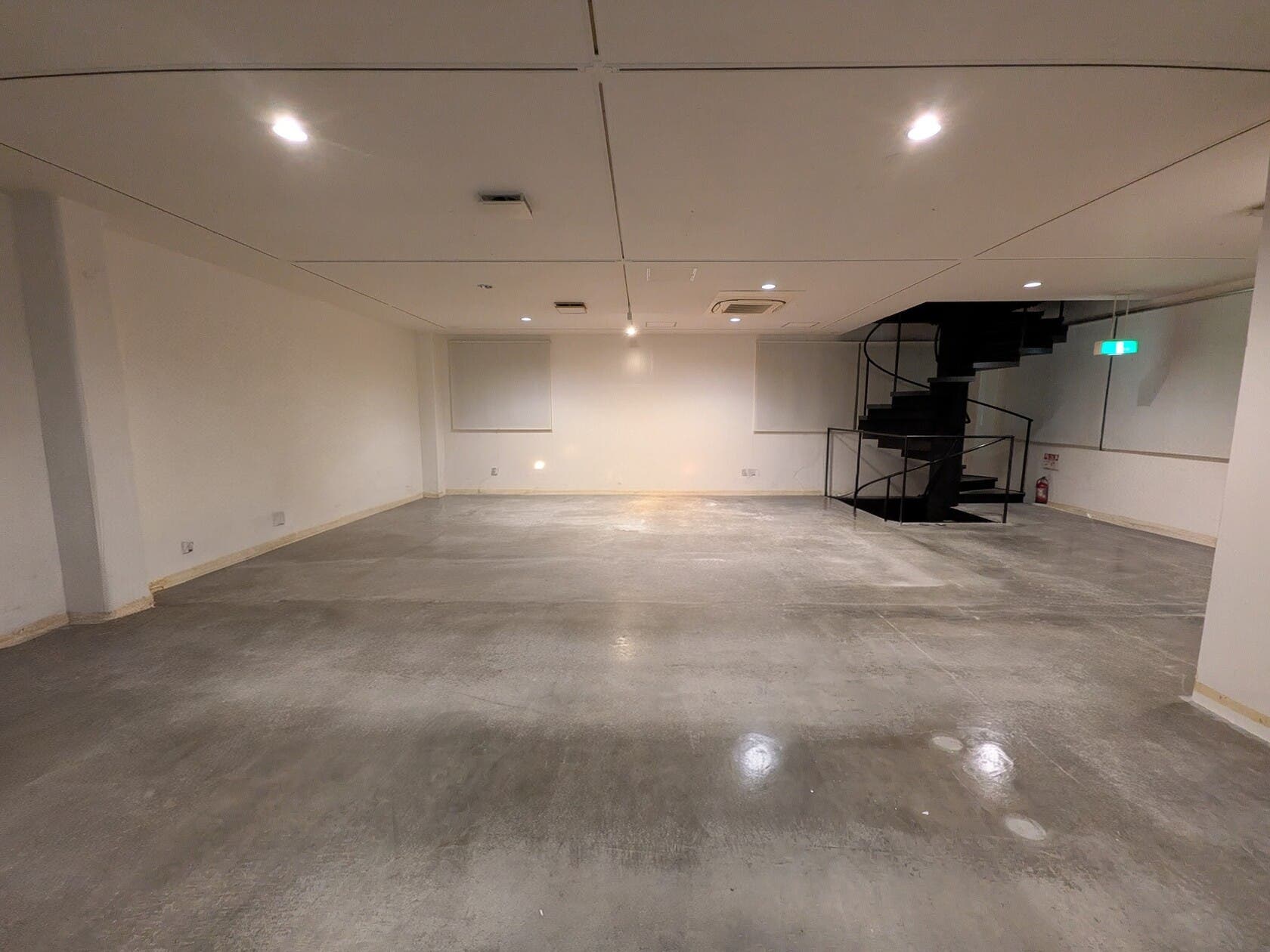 大阪梅田のSAKE醸造所2Fのギャラリー/レンタルスペース。展示会、音楽、ポップアップ、マルシェなどに。の写真1