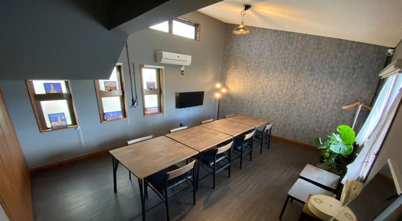 アラハビーチから徒歩1分！住宅街にある隠れ家的カフェの1室で完全個室！落ち着く空間が売りです♪