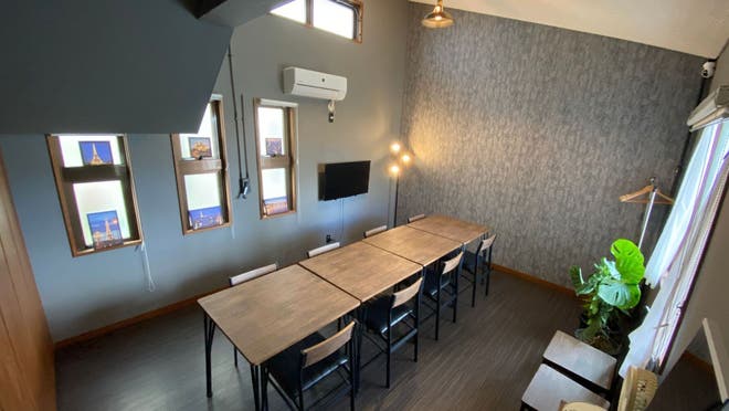 アラハビーチから徒歩1分!住宅街にある隠れ家的カフェの1室で完全個室です♪の写真1