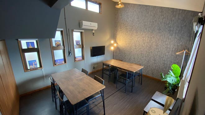 アラハビーチから徒歩1分!住宅街にある隠れ家的カフェの1室で完全個室です♪の写真2