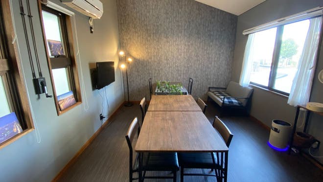 アラハビーチから徒歩1分!住宅街にある隠れ家的カフェの1室で完全個室です♪の写真3