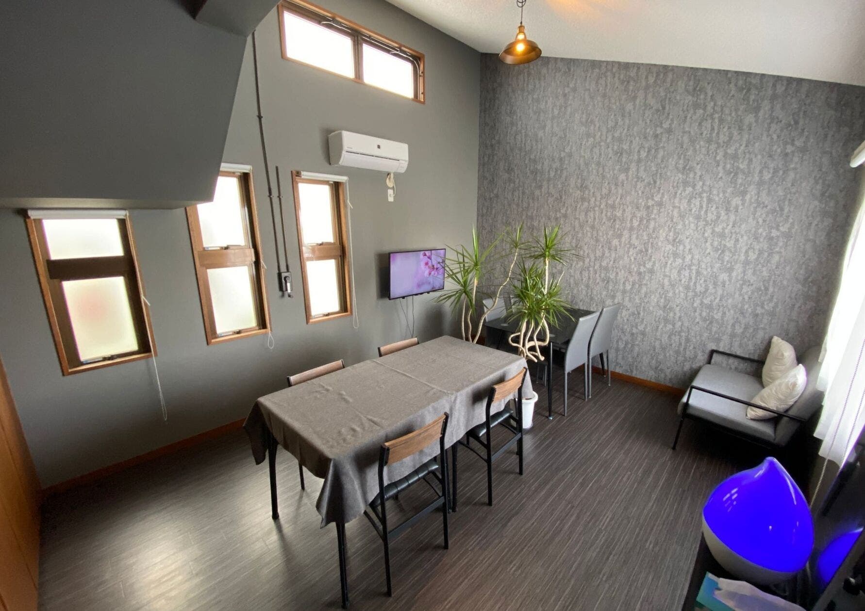 アラハビーチから徒歩1分！住宅街にある隠れ家的カフェの1室で完全個室です♪の写真4