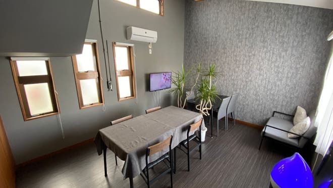 アラハビーチから徒歩1分!住宅街にある隠れ家的カフェの1室で完全個室です♪の写真4