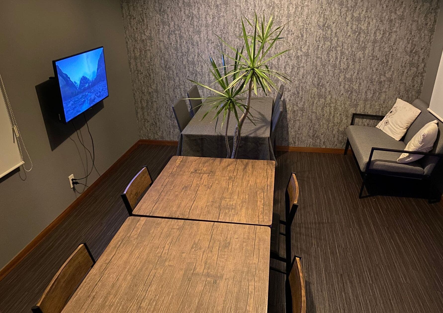 アラハビーチから徒歩1分！住宅街にある隠れ家的カフェの1室で完全個室です♪の写真5