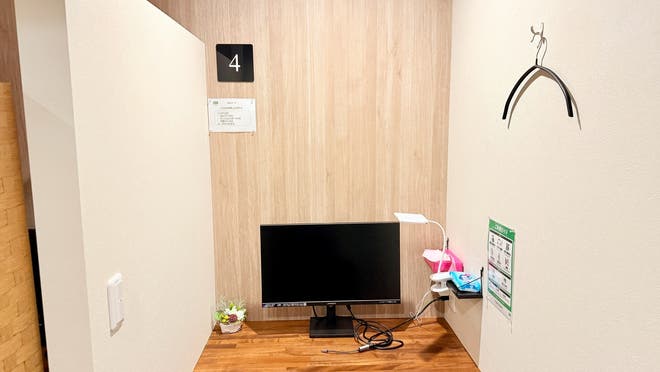 【115円・330円/30分 三鷹駅 徒歩3分】(Room4)リモートワークや勉強に最適な半個室(コワーキングスペース/自習室)の写真2