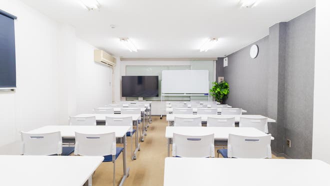 【なんば駅6番出口徒歩1分!定員32名!】65型モニター・10Gbps光回線・WiFi無料!ふれあい貸し会議室 なんばNo164の写真1