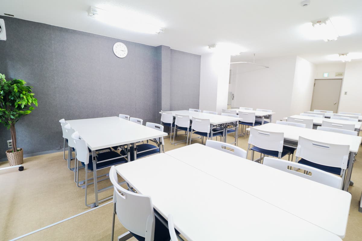 【なんば駅6番出口徒歩1分！定員32名！】65型モニター・10Gbps光回線・WiFi無料！ふれあい貸し会議室 なんばNo164の写真9