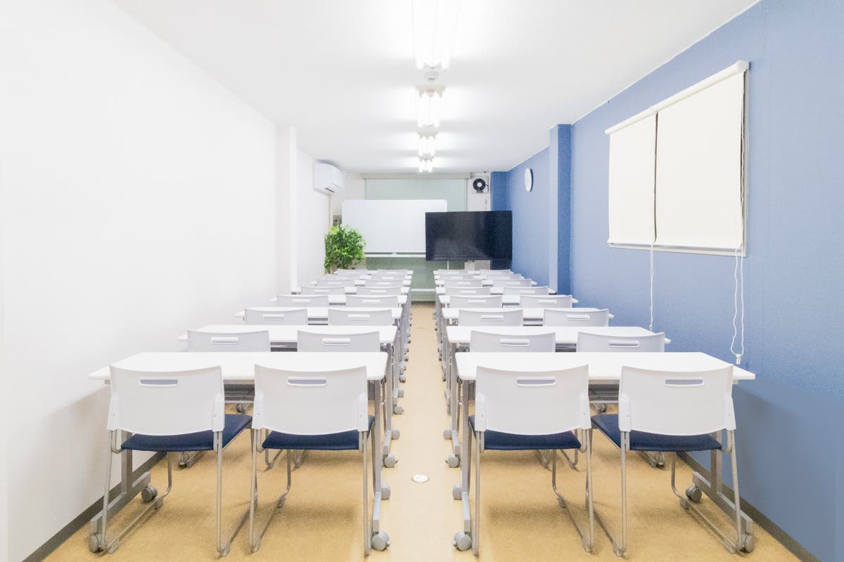 【なんば駅6番出口徒歩1分！定員36名！】65型モニター・10Gbps光回線・WiFi無料！ふれあい貸し会議室 なんばNo165の写真1