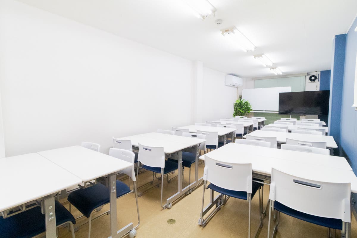 【なんば駅6番出口徒歩1分！定員36名！】65型モニター・10Gbps光回線・WiFi無料！ふれあい貸し会議室 なんばNo165の写真9