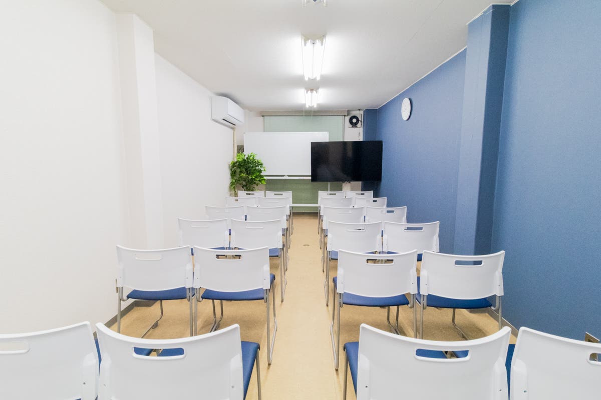 【なんば駅6番出口徒歩1分！定員36名！】65型モニター・10Gbps光回線・WiFi無料！ふれあい貸し会議室 なんばNo165の写真18