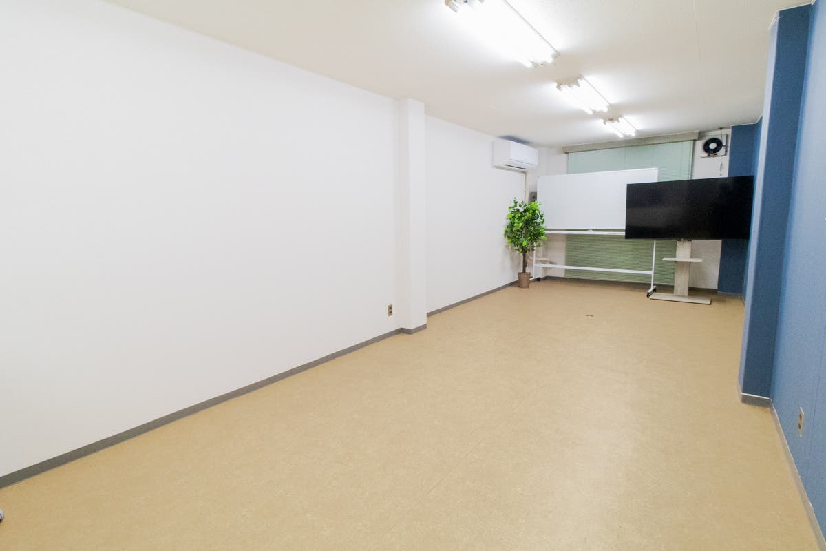 【なんば駅6番出口徒歩1分！定員36名！】65型モニター・10Gbps光回線・WiFi無料！ふれあい貸し会議室 なんばNo165の写真25