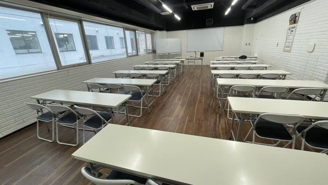 JR新宿駅南口より徒歩4分、THビル2階Aルームの写真2