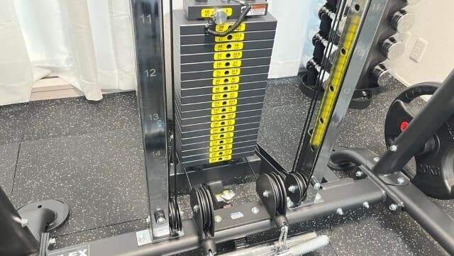 【吉祥寺駅3分】スミス、バーベル、ケーブル付きマルチラックや豊富なダンベル類が揃ったレンタルジムの写真3