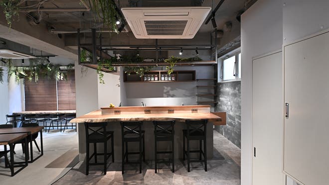 吉祥寺駅から徒歩4分!木とコンクリートを基調にしたコワーキングスペースの写真2