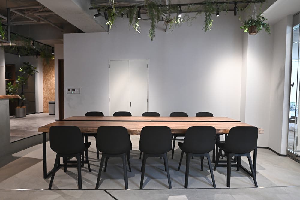 吉祥寺駅から徒歩4分！木とコンクリートを基調にしたコワーキングスペースの写真4