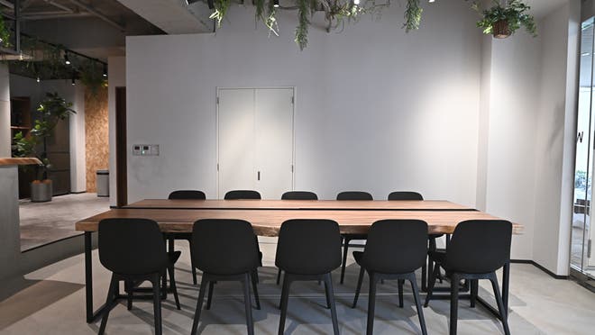 吉祥寺駅から徒歩4分!木とコンクリートを基調にしたコワーキングスペースの写真4