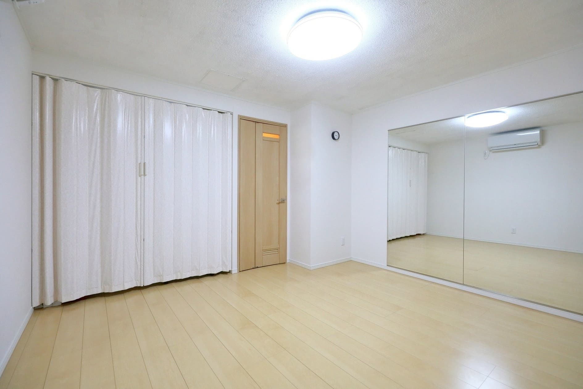 ✨下落合駅徒歩4分✨駅近❤️防音全身鏡付き🫶シンプルなレッスンスペース🎀✨の写真1