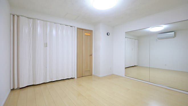 ✨下落合駅徒歩4分✨駅近❤️防音全身鏡付き🫶シンプルなレッスンスペース🎀✨の写真1