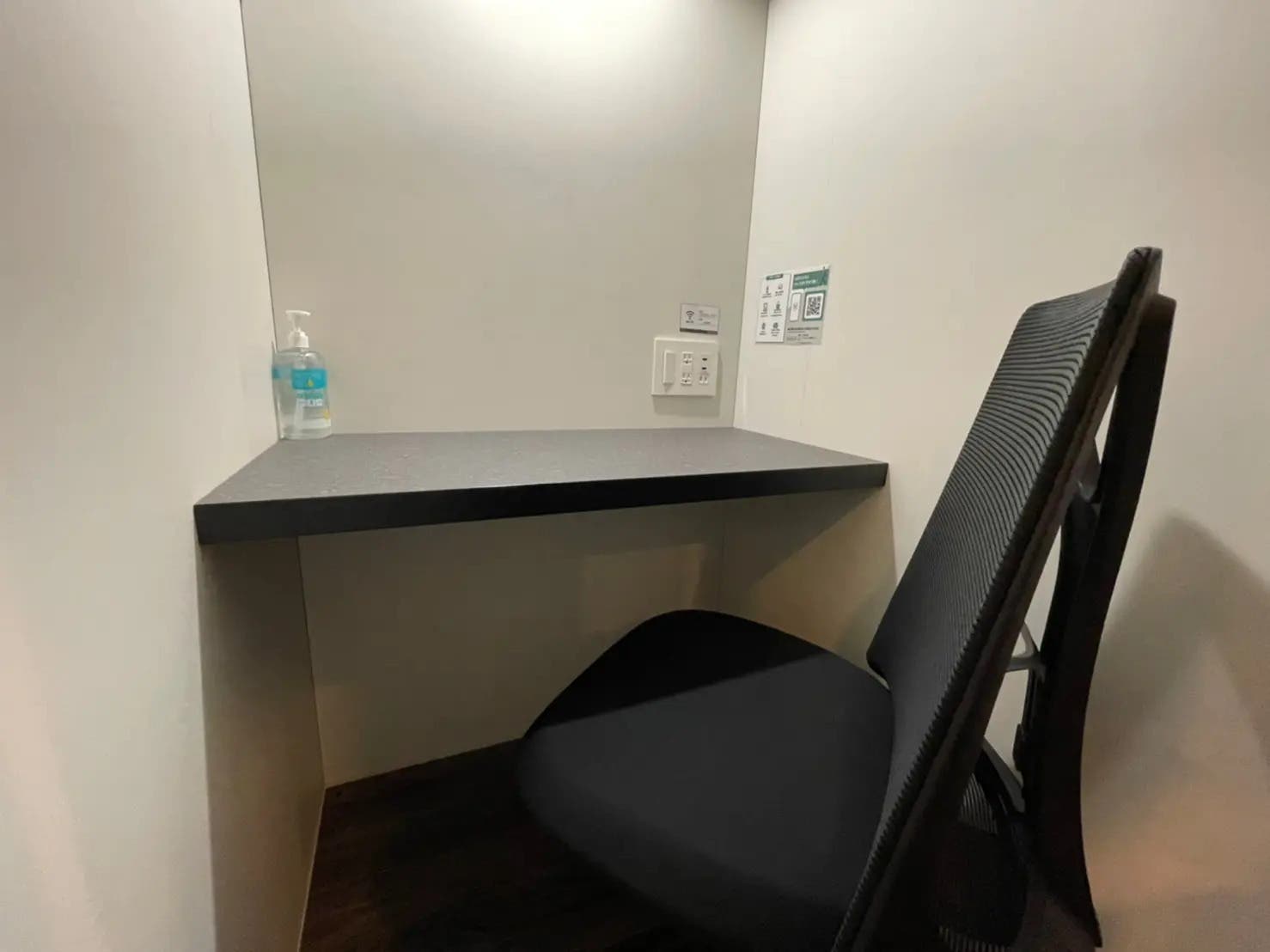 【CHATBOX TKP市ヶ谷カンファレンスセンター】4FNo.2　Web会議・通話に最適/無料Wifi/電源ありの写真2