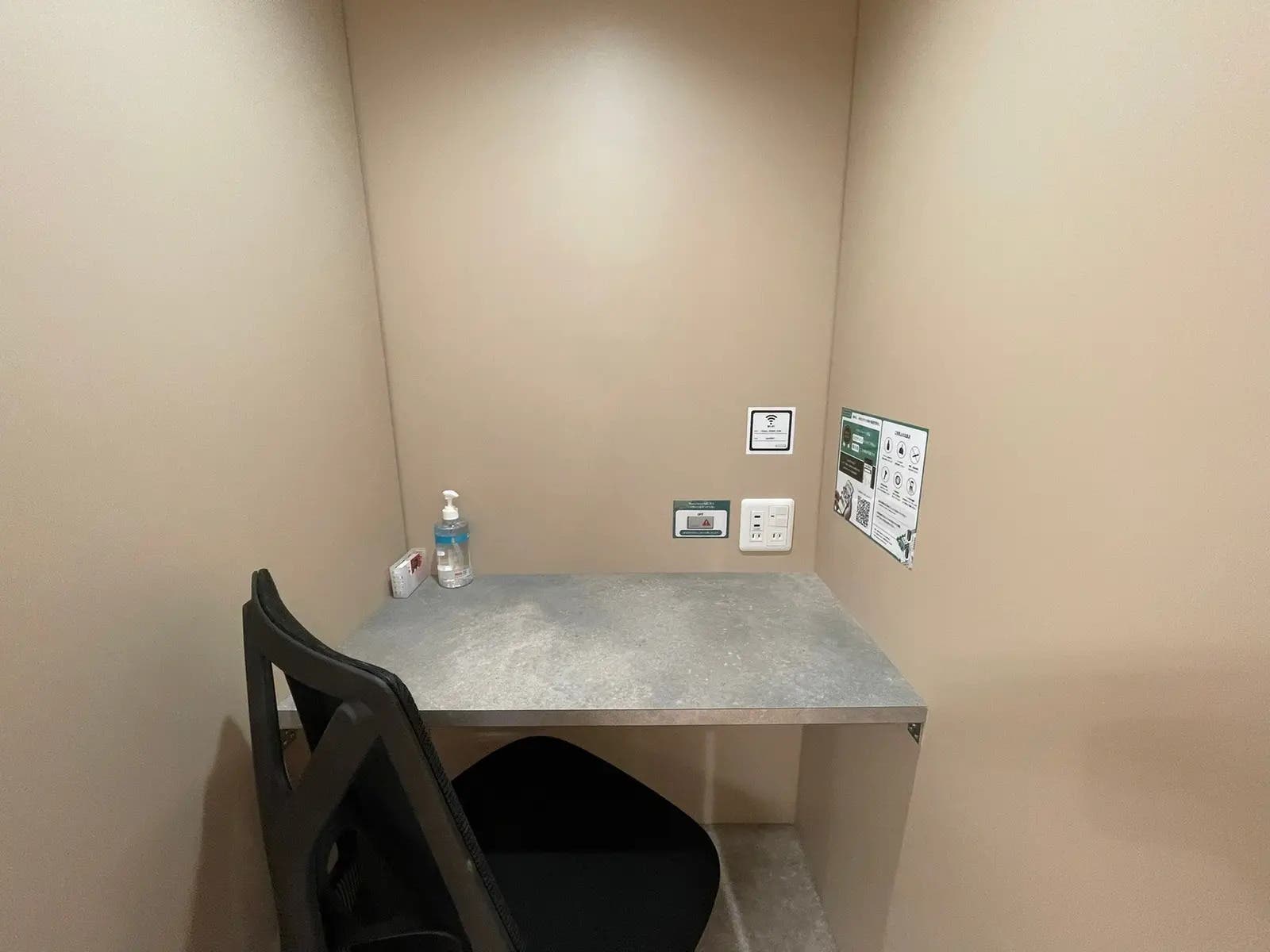 【CHATBOX TKP新橋】No.1　Web会議・通話に最適/無料Wifi/電源ありの写真2