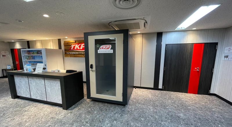 【CHATBOX TKP新宿西口】No.1　Web会議・通話に最適/無料Wifi/電源あり
