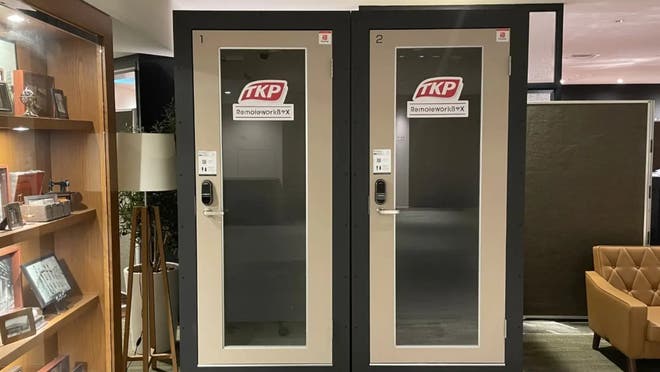 【CHATBOX TKP天神スカイホール】No.1 Web会議・通話に最適/無料Wifi/電源ありの写真1