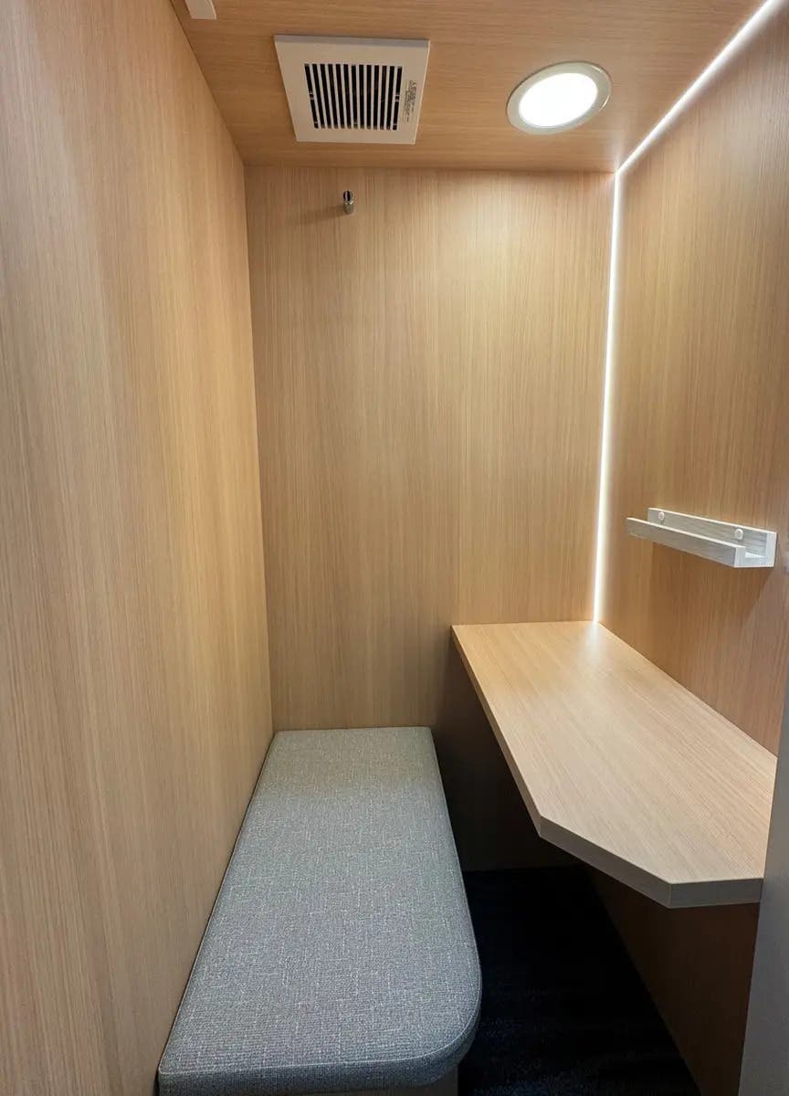 【CHATBOX いいオフィス浜松町】No.1　Web会議・通話に最適/無料Wifi/電源ありの写真4